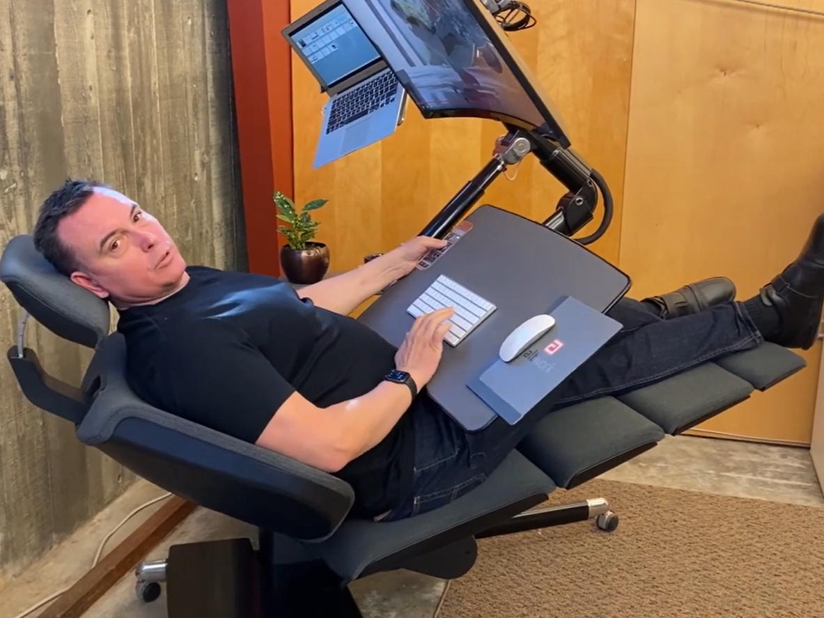 Enhancing Blood Circulation in the Workplace with the Altwork Signatur ...